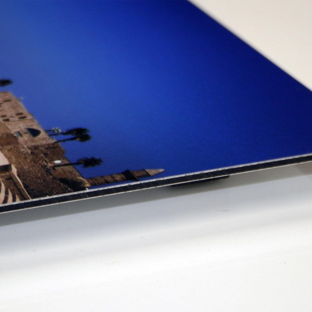 Aluminium Dibond Float Panel – White Imaging