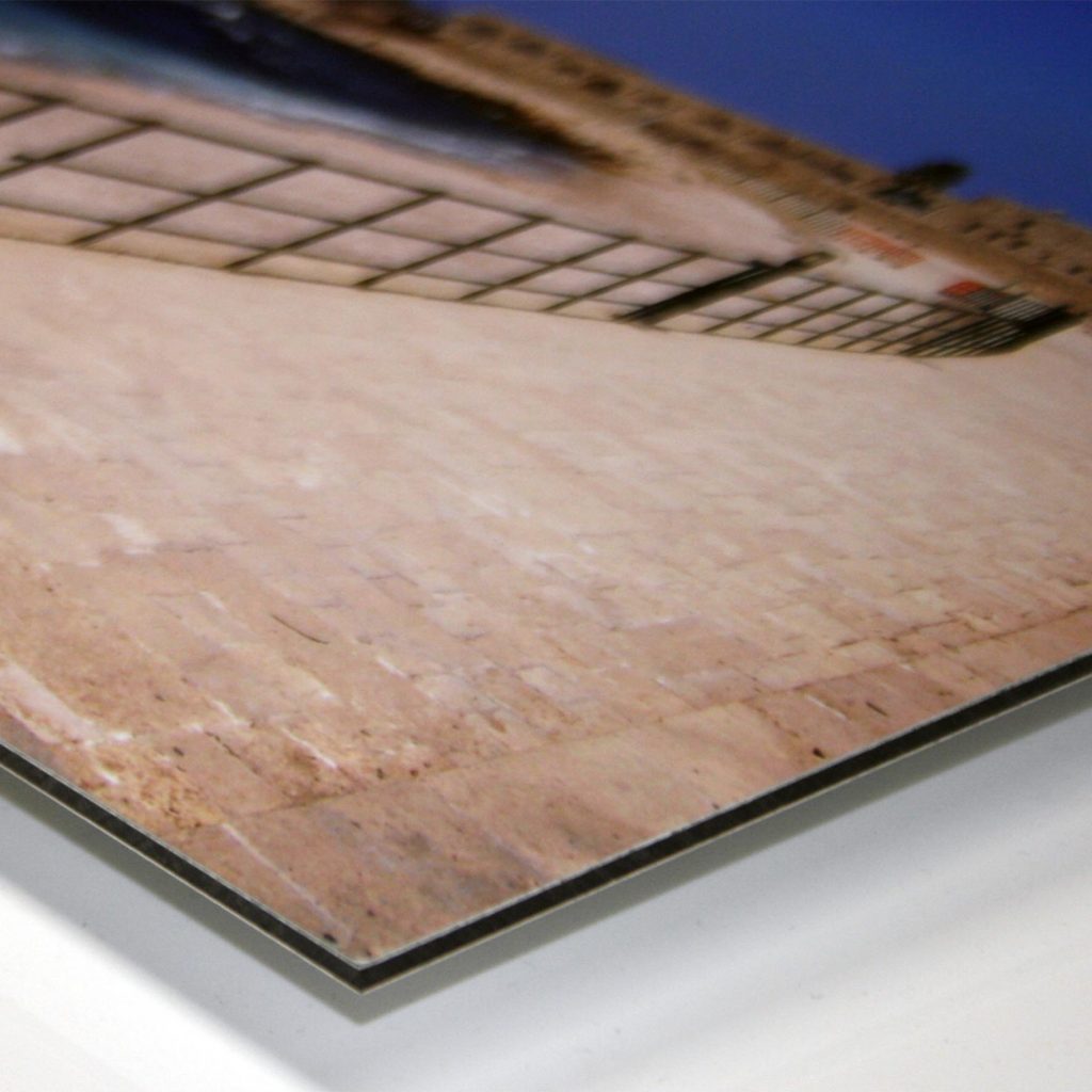 Aluminium Dibond Float Panel – White Imaging